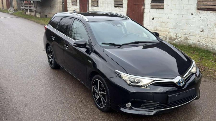 Melns Toyota Auris 2016 Jonava, ar dzinēja tilpumu 1.80 L un nobraukumu 270 tūkst. km par 8500 €, foto 3 vietnē AUTOMOTO.COM.LV