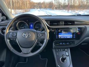 Black Toyota Auris 2016 in Kaunas, with an engine capacity of 1.80 L and mileage of 206 thousand km for 11950 €, photo 3 on AUTOMOTO.COM.LV