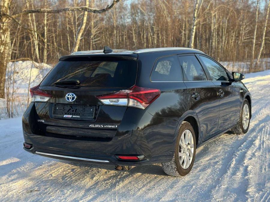 Black Toyota Auris 2016 in Kaunas, with an engine capacity of 1.80 L and mileage of 206 thousand km for 11950 €, photo 7 on AUTOMOTO.COM.LV