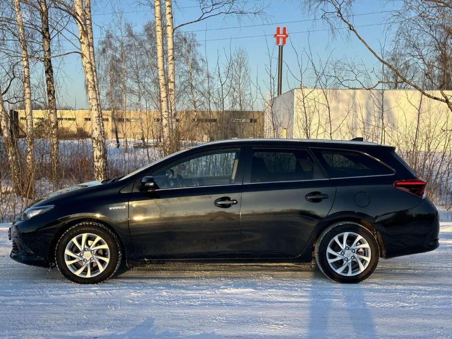 Black Toyota Auris 2016 in Kaunas, with an engine capacity of 1.80 L and mileage of 206 thousand km for 11950 €, photo 9 on AUTOMOTO.COM.LV