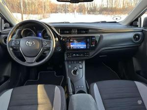 Black Toyota Auris 2016 in Kaunas, with an engine capacity of 1.80 L and mileage of 206 thousand km for 11950 €, photo 10 on AUTOMOTO.COM.LV
