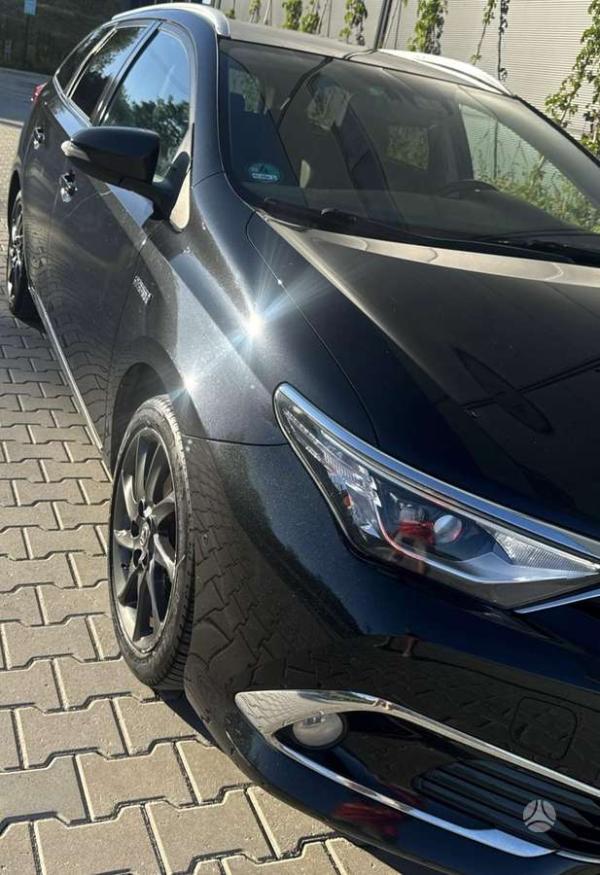 Melns Toyota Auris 2016 Viļņa, ar dzinēja tilpumu 1.80 L un nobraukumu 250 tūkst. km par 9990 €, foto 2 vietnē AUTOMOTO.COM.LV
