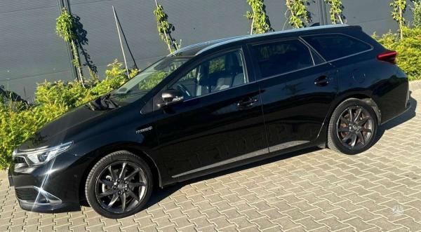 Melns Toyota Auris 2016 Viļņa, ar dzinēja tilpumu 1.80 L un nobraukumu 250 tūkst. km par 9990 €, foto 4 vietnē AUTOMOTO.COM.LV