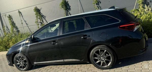 Melns Toyota Auris 2016 Viļņa, ar dzinēja tilpumu 1.80 L un nobraukumu 250 tūkst. km par 9990 €, foto 5 vietnē AUTOMOTO.COM.LV