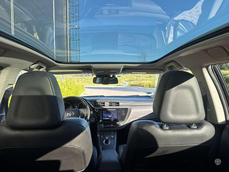 Melns Toyota Auris 2016 Viļņa, ar dzinēja tilpumu 1.80 L un nobraukumu 250 tūkst. km par 9990 €, foto 1 vietnē AUTOMOTO.COM.LV