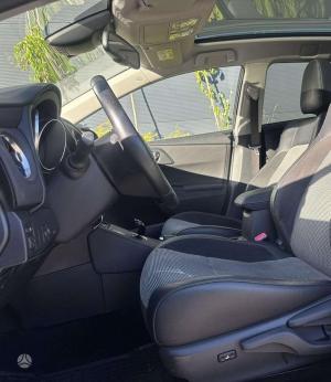 Melns Toyota Auris 2016 Viļņa, ar dzinēja tilpumu 1.80 L un nobraukumu 250 tūkst. km par 9990 €, foto 16 vietnē AUTOMOTO.COM.LV