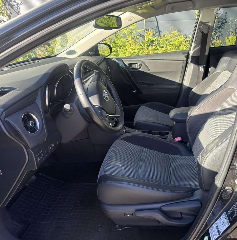 Melns Toyota Auris 2016 Viļņa, ar dzinēja tilpumu 1.80 L un nobraukumu 250 tūkst. km par 9990 €, foto 17 vietnē AUTOMOTO.COM.LV