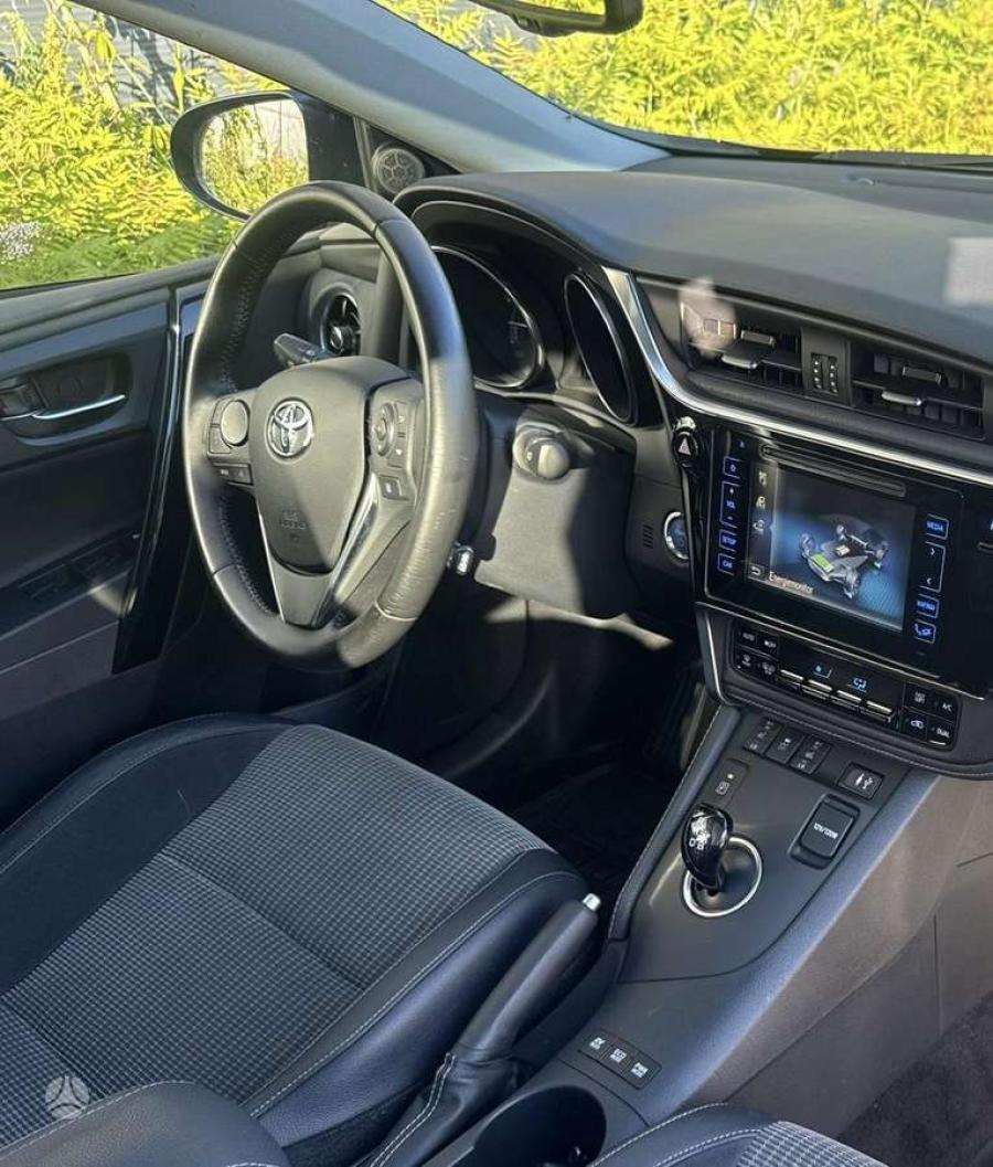 Melns Toyota Auris 2016 Viļņa, ar dzinēja tilpumu 1.80 L un nobraukumu 250 tūkst. km par 9990 €, foto 19 vietnē AUTOMOTO.COM.LV