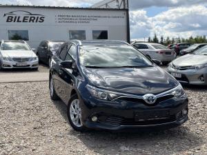 Melns Toyota Auris 2016 Utena, ar dzinēja tilpumu 1.80 L un nobraukumu 270 tūkst. km par 7490 €, foto  vietnē AUTOMOTO.COM.LV