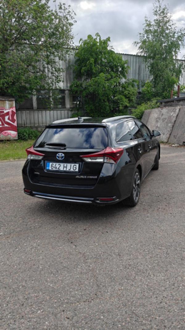 Black Toyota Auris 2016 in Tallinn, with an engine capacity of 1.80 L and mileage of 270 thousand km for 7798 €, photo 4 on AUTOMOTO.COM.LV