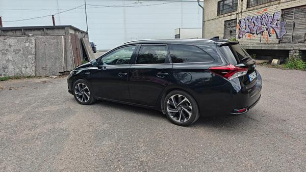 Black Toyota Auris 2016 in Tallinn, with an engine capacity of 1.80 L and mileage of 270 thousand km for 7798 €, photo 5 on AUTOMOTO.COM.LV