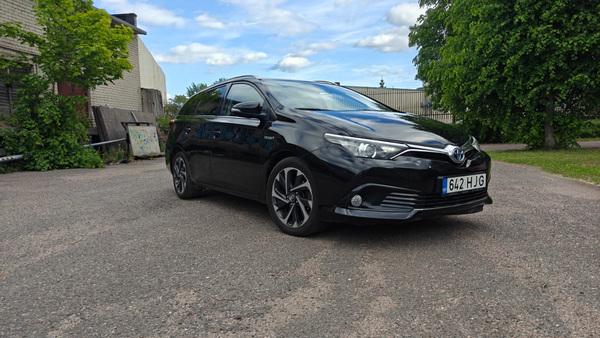 Black Toyota Auris 2016 in Tallinn, with an engine capacity of 1.80 L and mileage of 270 thousand km for 7798 €, photo 9 on AUTOMOTO.COM.LV