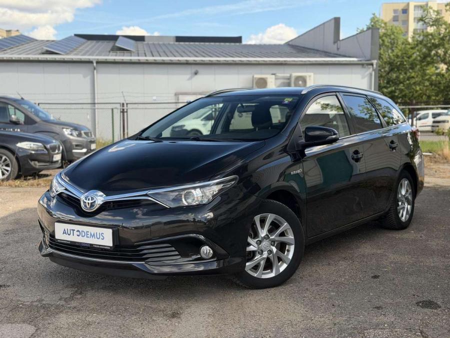 Melns Toyota Auris 2016 Mažeikiai, ar dzinēja tilpumu 1.80 L un nobraukumu 252 tūkst. km par 10500 €, foto 1 vietnē AUTOMOTO.COM.LV