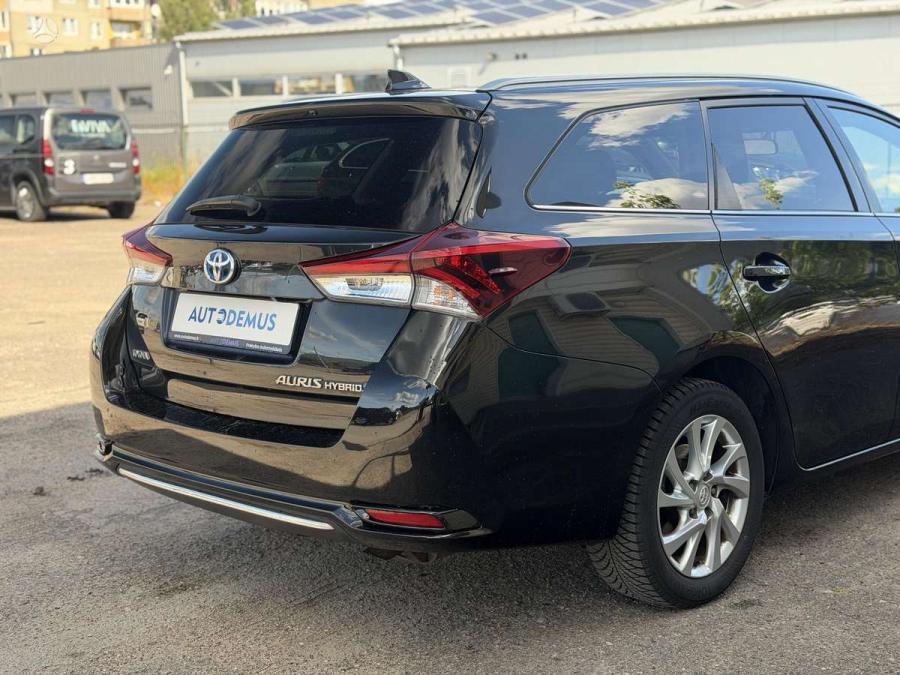 Melns Toyota Auris 2016 Mažeikiai, ar dzinēja tilpumu 1.80 L un nobraukumu 252 tūkst. km par 10500 €, foto 9 vietnē AUTOMOTO.COM.LV
