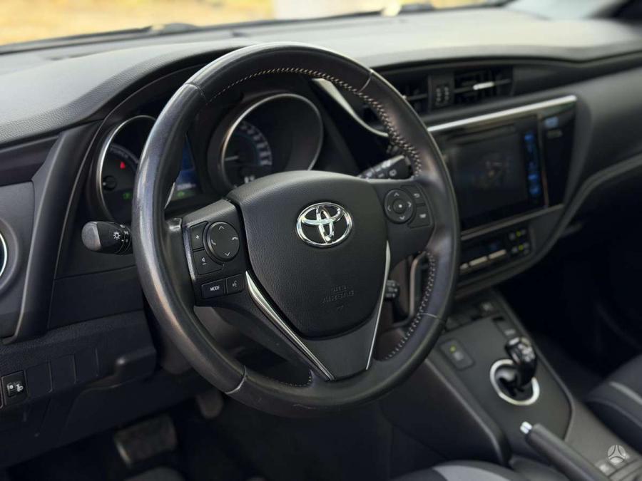 Melns Toyota Auris 2016 Mažeikiai, ar dzinēja tilpumu 1.80 L un nobraukumu 252 tūkst. km par 10500 €, foto 15 vietnē AUTOMOTO.COM.LV