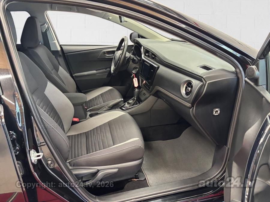 Black Toyota Auris 2016 in Tartu, with an engine capacity of 1.20 L and mileage of 141 thousand km for 10490 €, photo 7 on AUTOMOTO.COM.LV