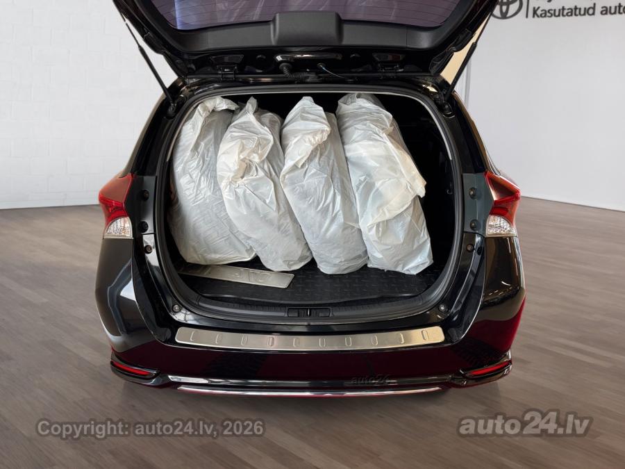 Black Toyota Auris 2016 in Tartu, with an engine capacity of 1.20 L and mileage of 141 thousand km for 10490 €, photo 11 on AUTOMOTO.COM.LV