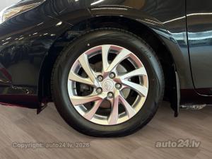 Black Toyota Auris 2016 in Tartu, with an engine capacity of 1.20 L and mileage of 141 thousand km for 10490 €, photo 16 on AUTOMOTO.COM.LV
