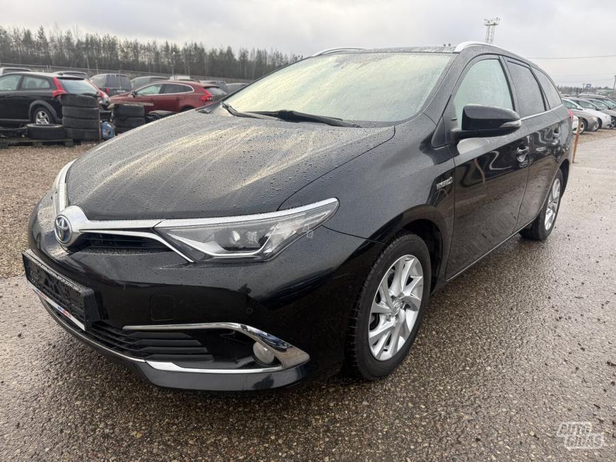 Melns Toyota Auris 2017 Viļņa, ar dzinēja tilpumu 1.80 L un nobraukumu 219 tūkst. km par 13400 €, foto 1 vietnē AUTOMOTO.COM.LV