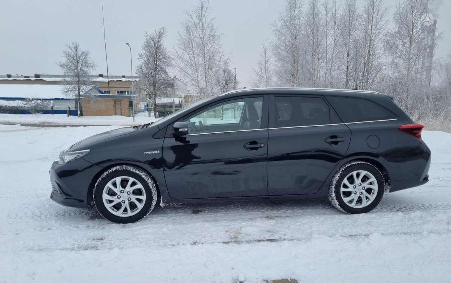 Melns Toyota Auris 2017 Šauļi, ar dzinēja tilpumu 1.80 L un nobraukumu 187 tūkst. km par 9250 €, foto 2 vietnē AUTOMOTO.COM.LV
