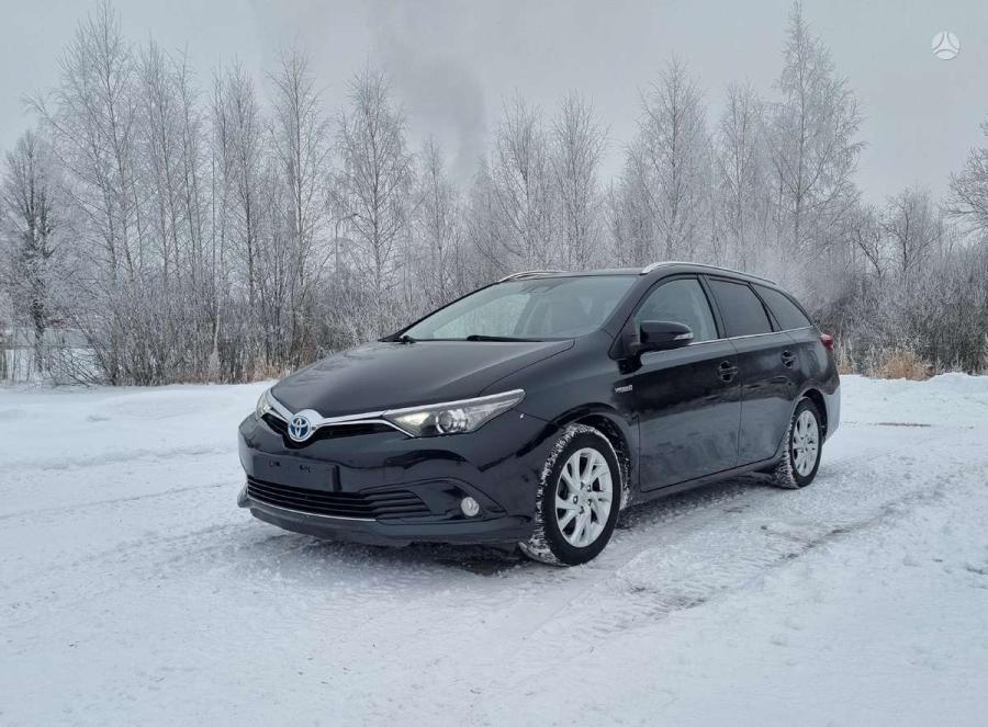 Melns Toyota Auris 2017 Šauļi, ar dzinēja tilpumu 1.80 L un nobraukumu 187 tūkst. km par 9250 €, foto 3 vietnē AUTOMOTO.COM.LV