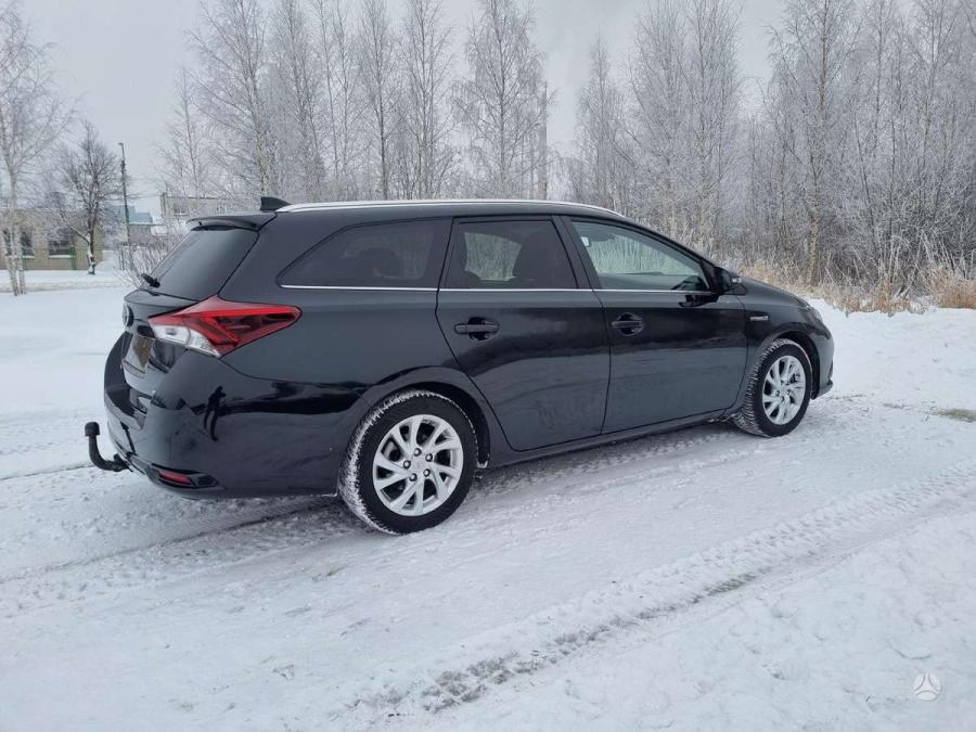 Melns Toyota Auris 2017 Šauļi, ar dzinēja tilpumu 1.80 L un nobraukumu 187 tūkst. km par 9250 €, foto 5 vietnē AUTOMOTO.COM.LV