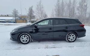 Black Toyota Auris 2017 in Siauliai, with an engine capacity of 1.80 L and mileage of 187 thousand km for 9250 €, photo 2 on AUTOMOTO.COM.LV