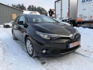 Black Toyota Auris 2017 in Vilnius, with an engine capacity of 1.80 L and mileage of 132 thousand km for 10600 €, photo  on AUTOMOTO.COM.LV