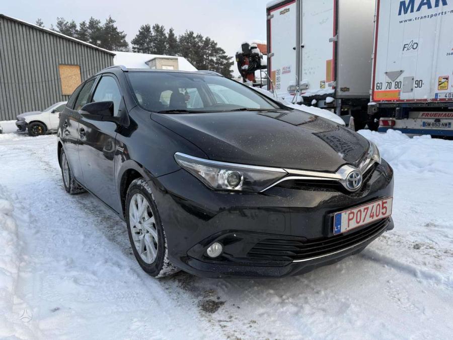 Melns Toyota Auris 2017 Viļņa, ar dzinēja tilpumu 1.80 L un nobraukumu 132 tūkst. km par 10600 €, foto 1 vietnē AUTOMOTO.COM.LV