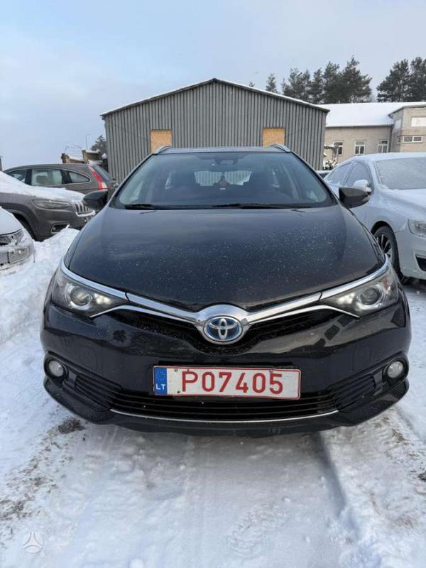 Melns Toyota Auris 2017 Viļņa, ar dzinēja tilpumu 1.80 L un nobraukumu 132 tūkst. km par 10600 €, foto 2 vietnē AUTOMOTO.COM.LV