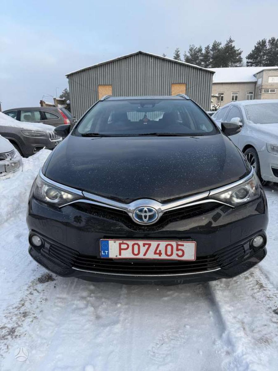 Melns Toyota Auris 2017 Viļņa, ar dzinēja tilpumu 1.80 L un nobraukumu 132 tūkst. km par 10600 €, foto 2 vietnē AUTOMOTO.COM.LV