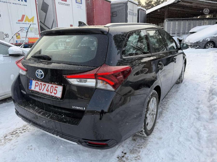 Melns Toyota Auris 2017 Viļņa, ar dzinēja tilpumu 1.80 L un nobraukumu 132 tūkst. km par 10600 €, foto 4 vietnē AUTOMOTO.COM.LV