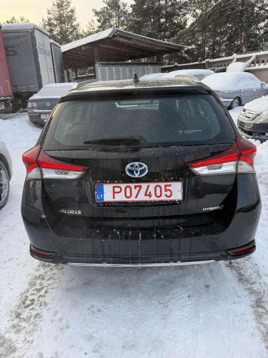 Melns Toyota Auris 2017 Viļņa, ar dzinēja tilpumu 1.80 L un nobraukumu 132 tūkst. km par 10600 €, foto 5 vietnē AUTOMOTO.COM.LV