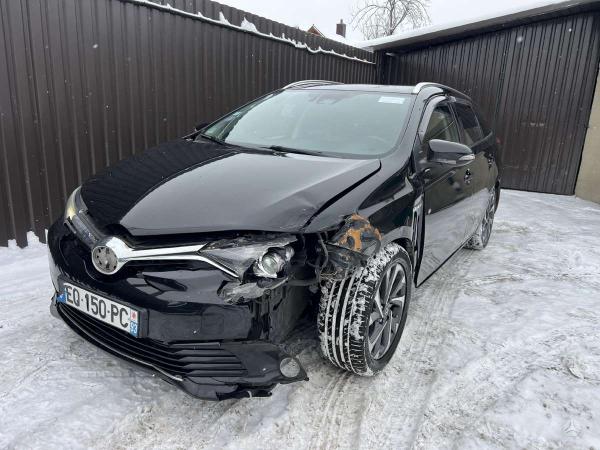 Melns Toyota Auris 2017 Kauņa, ar dzinēja tilpumu 1.80 L un nobraukumu 315 tūkst. km par 4400 €, foto 3 vietnē AUTOMOTO.COM.LV