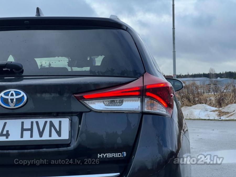 Черный Тойота Аурис 2017 в Тарту, объемом двигателя 1.80 л и пробегом 317 тыс. км за 9700 €, фото 5 на AUTOMOTO.COM.LV