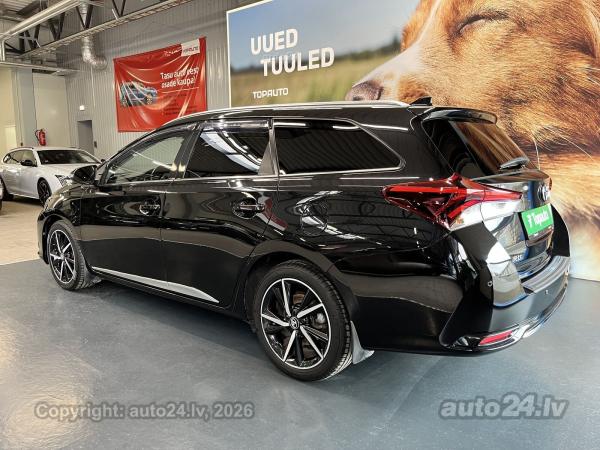 Melns Toyota Auris 2017 Tallina, ar dzinēja tilpumu 1.20 L un nobraukumu 74 tūkst. km par 12400 €, foto 3 vietnē AUTOMOTO.COM.LV