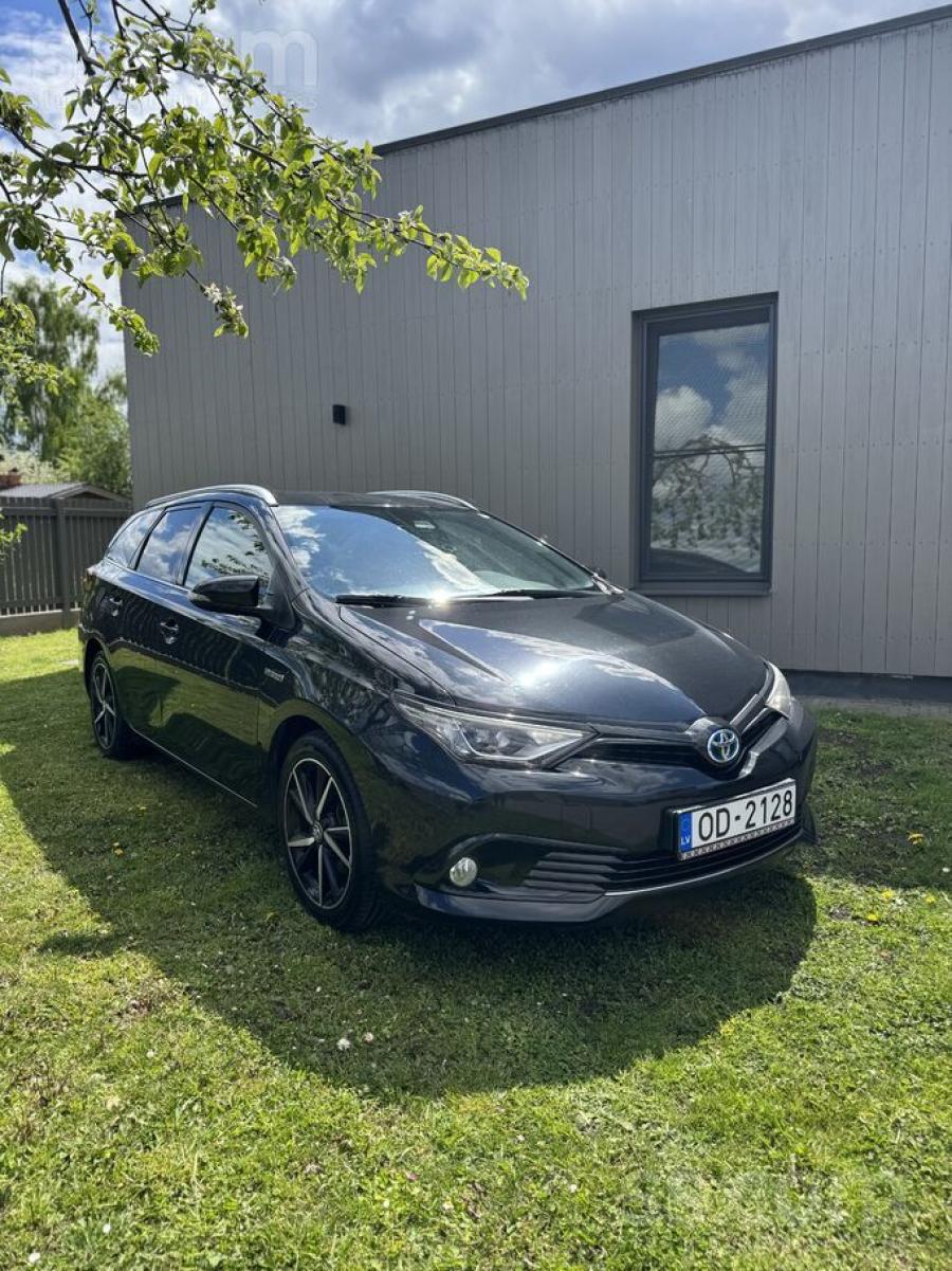 Melns Toyota Auris 2018 Rīga, ar dzinēja tilpumu 1.80 L un nobraukumu 292 tūkst. km par 9750 €, foto 3 vietnē AUTOMOTO.COM.LV