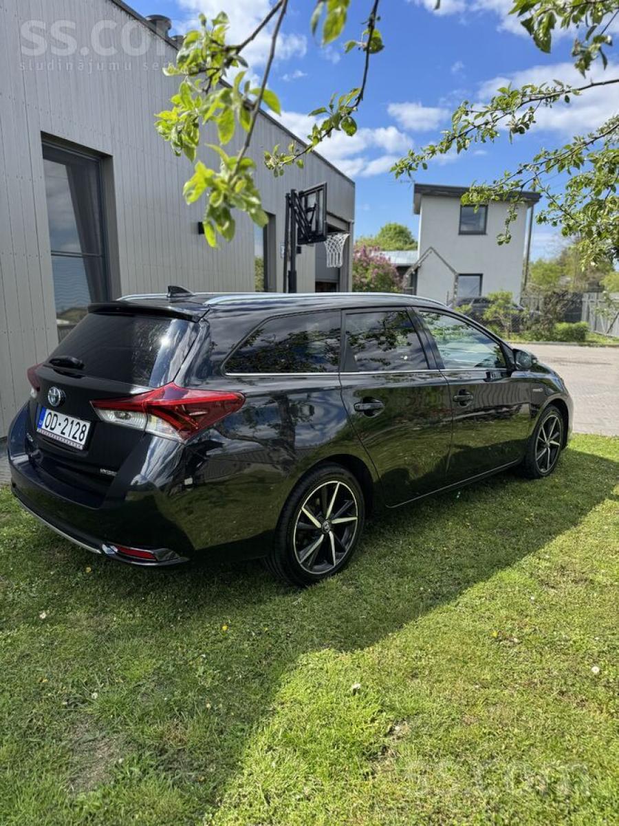 Melns Toyota Auris 2018 Rīga, ar dzinēja tilpumu 1.80 L un nobraukumu 292 tūkst. km par 9750 €, foto 5 vietnē AUTOMOTO.COM.LV