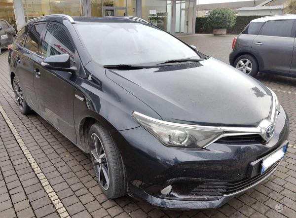 Melns Toyota Auris 2018 Viļņa, ar dzinēja tilpumu 1.80 L un nobraukumu 100 tūkst. km par 13999 €, foto 1 vietnē AUTOMOTO.COM.LV