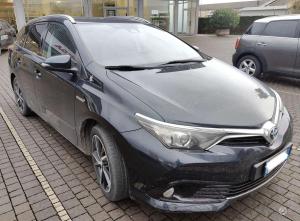 Melns Toyota Auris 2018 Viļņa, ar dzinēja tilpumu 1.80 L un nobraukumu 100 tūkst. km par 13999 €, foto  vietnē AUTOMOTO.COM.LV