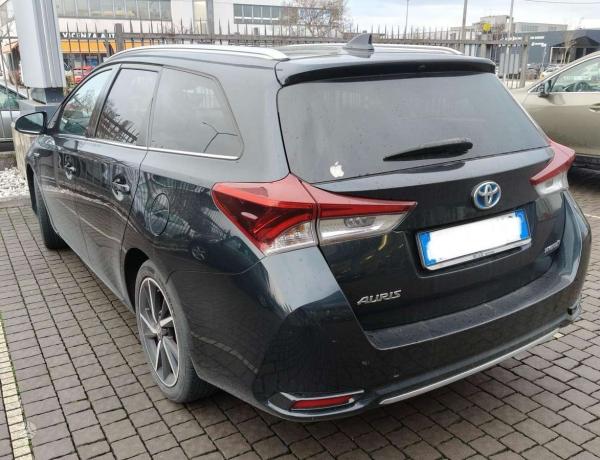 Melns Toyota Auris 2018 Viļņa, ar dzinēja tilpumu 1.80 L un nobraukumu 100 tūkst. km par 13999 €, foto 2 vietnē AUTOMOTO.COM.LV