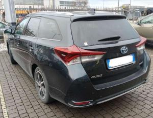 Black Toyota Auris 2018 in Vilnius, with an engine capacity of 1.80 L and mileage of 100 thousand km for 13999 €, photo 2 on AUTOMOTO.COM.LV