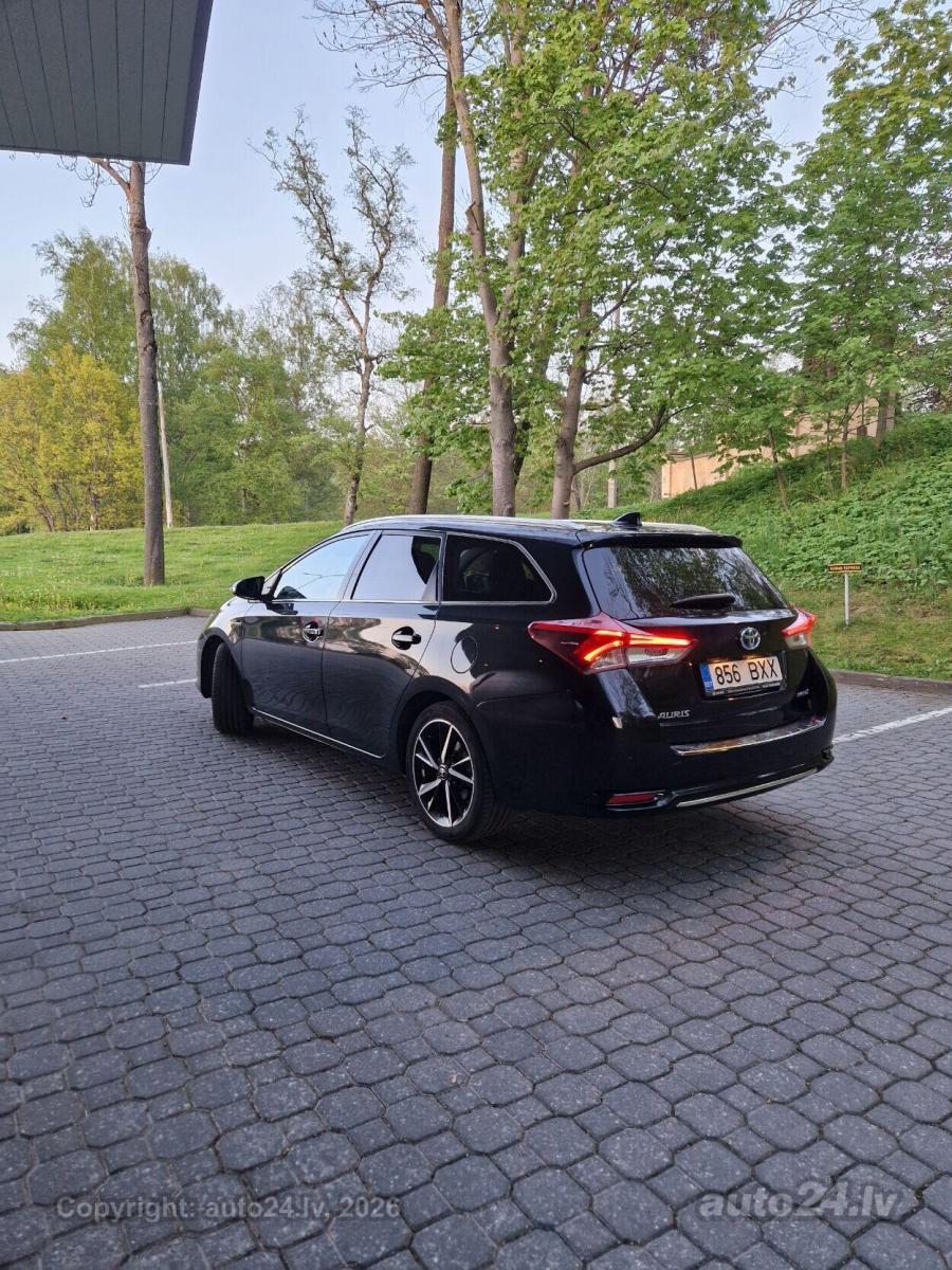 Melns Toyota Auris 2018 Tallina, ar dzinēja tilpumu 1.80 L un nobraukumu 146 tūkst. km par 14500 €, foto 2 vietnē AUTOMOTO.COM.LV