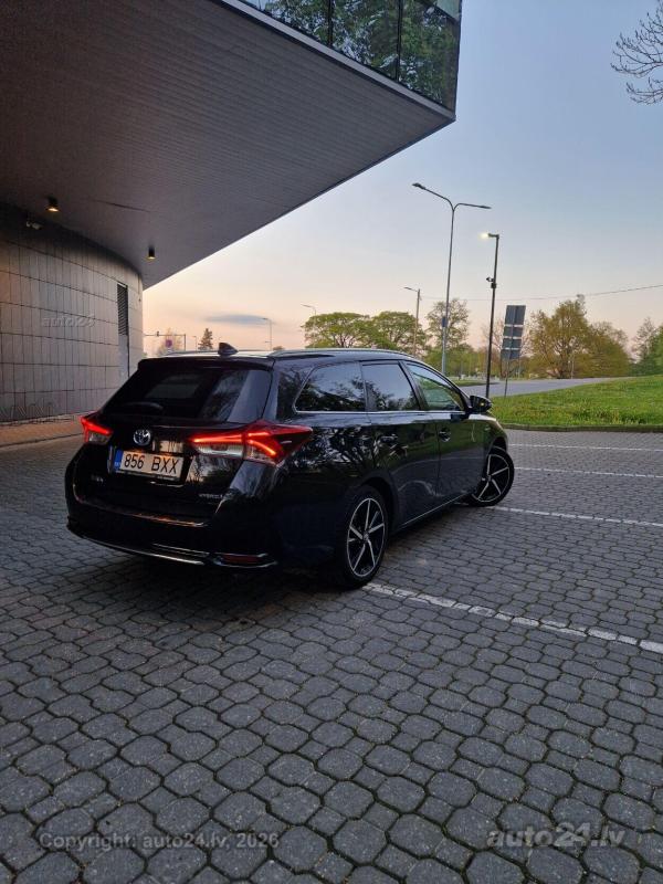 Melns Toyota Auris 2018 Tallina, ar dzinēja tilpumu 1.80 L un nobraukumu 146 tūkst. km par 14500 €, foto 3 vietnē AUTOMOTO.COM.LV