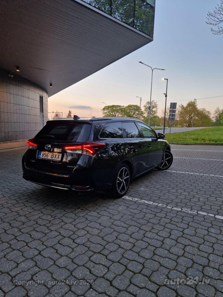 Melns Toyota Auris 2018 Tallina, ar dzinēja tilpumu 1.80 L un nobraukumu 146 tūkst. km par 14500 €, foto 3 vietnē AUTOMOTO.COM.LV