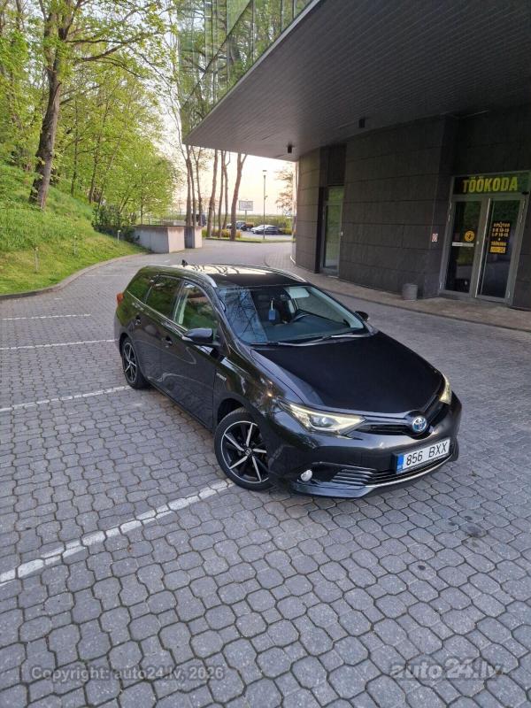 Melns Toyota Auris 2018 Tallina, ar dzinēja tilpumu 1.80 L un nobraukumu 146 tūkst. km par 14500 €, foto 5 vietnē AUTOMOTO.COM.LV