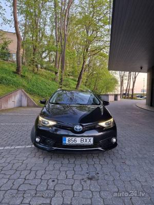 Black Toyota Auris 2018 in Tallinn, with an engine capacity of 1.80 L and mileage of 146 thousand km for 14500 €, photo 4 on AUTOMOTO.COM.LV
