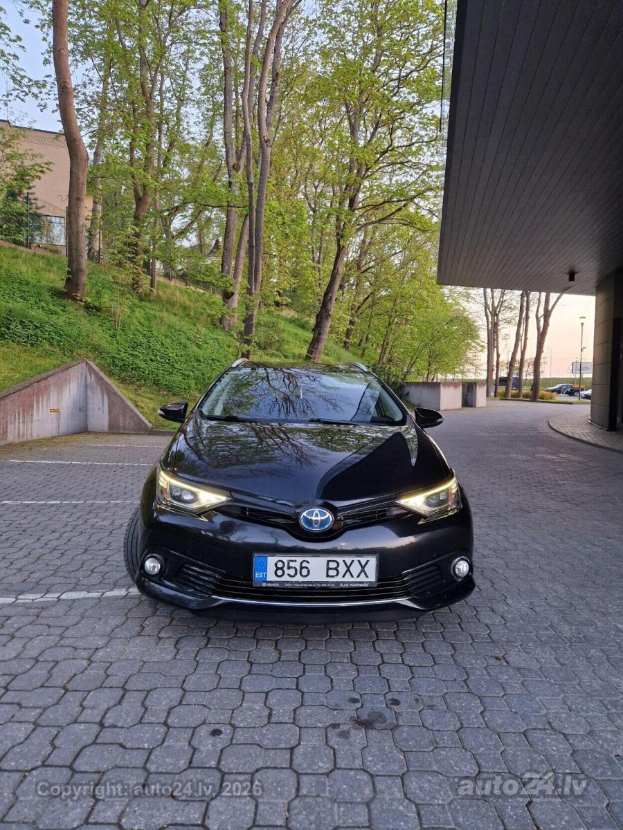 Black Toyota Auris 2018 in Tallinn, with an engine capacity of 1.80 L and mileage of 146 thousand km for 14500 €, photo 4 on AUTOMOTO.COM.LV