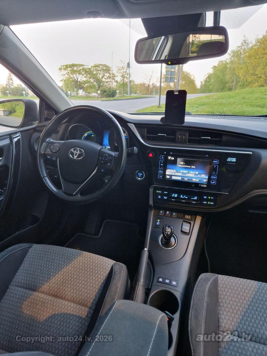 Black Toyota Auris 2018 in Tallinn, with an engine capacity of 1.80 L and mileage of 146 thousand km for 14500 €, photo 12 on AUTOMOTO.COM.LV