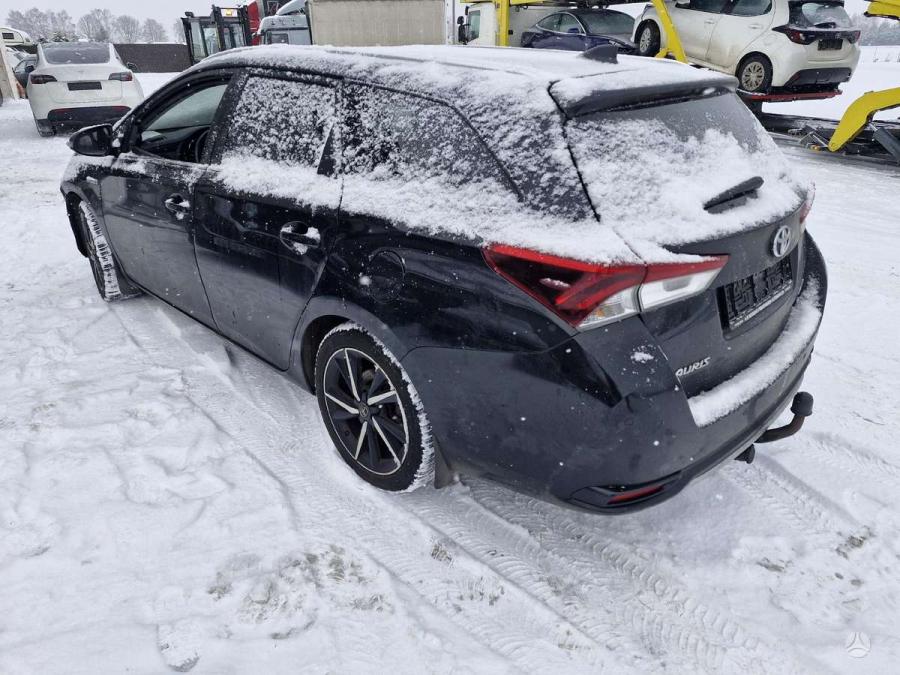 Black Toyota Auris 2018 in Marijampole, with an engine capacity of 1.80 L and mileage of 112 thousand km for 7300 €, photo 1 on AUTOMOTO.COM.LV